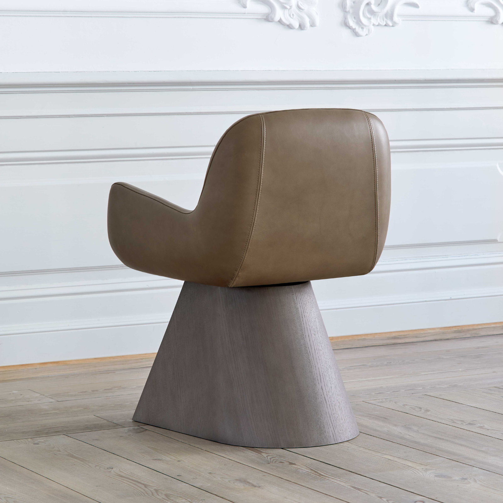 Gabo Leather | Swivel Chair