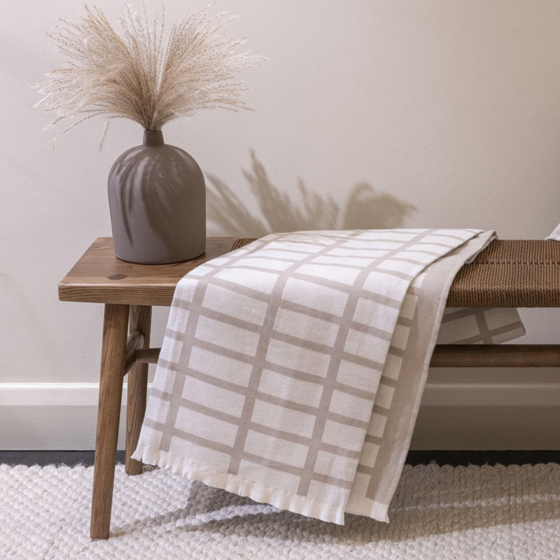 Apiro | Bench